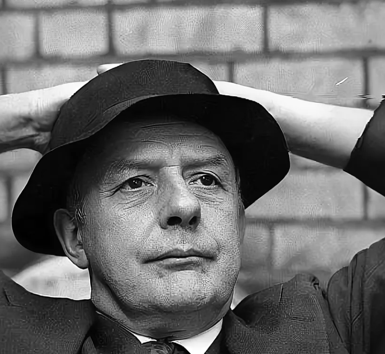 Sun and Fun poem – John Betjeman poems – The Poetry Monster